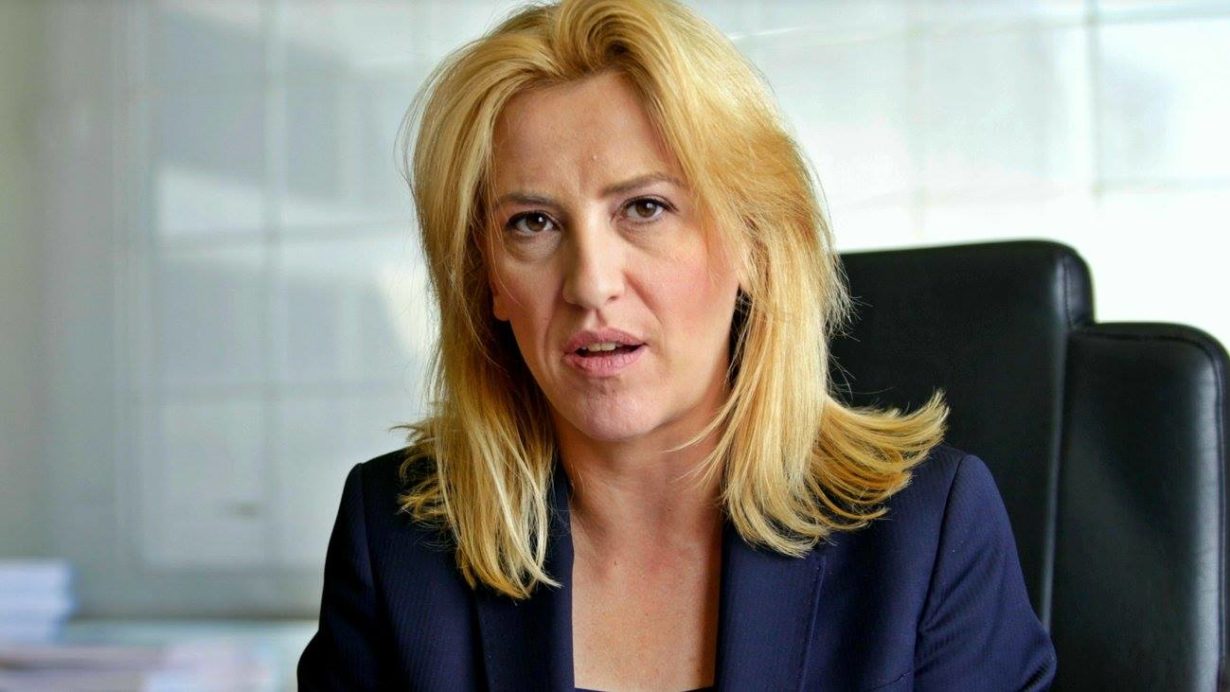H ΣΗΜΕΡΙΝΗ KAI ΥΠΟΨΗΦΙA ΠΕΡΙΦΕΡΕΙΑΡΧΗΣ ΚΥΡΙΑ ΡΕΝΑ ΔΟΥΡΟΥ ΑΠΑΝΤΑΕΙ ΣΕ 5 ...